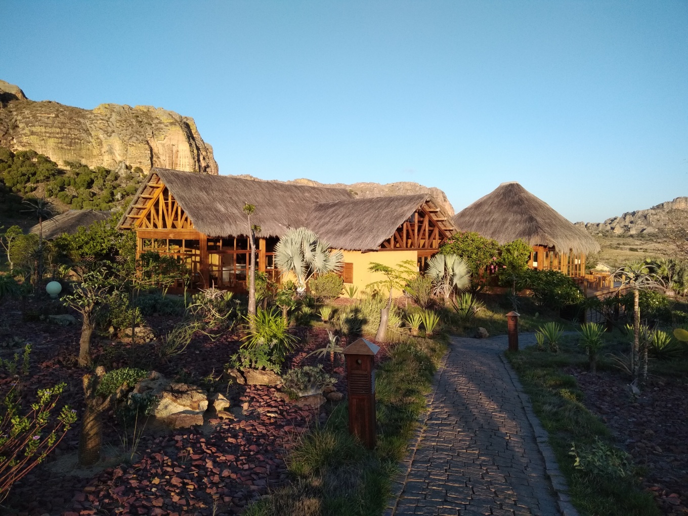 Satrana Lodge - Hotel parc de l'Isalo Madagascar sur la RN7
